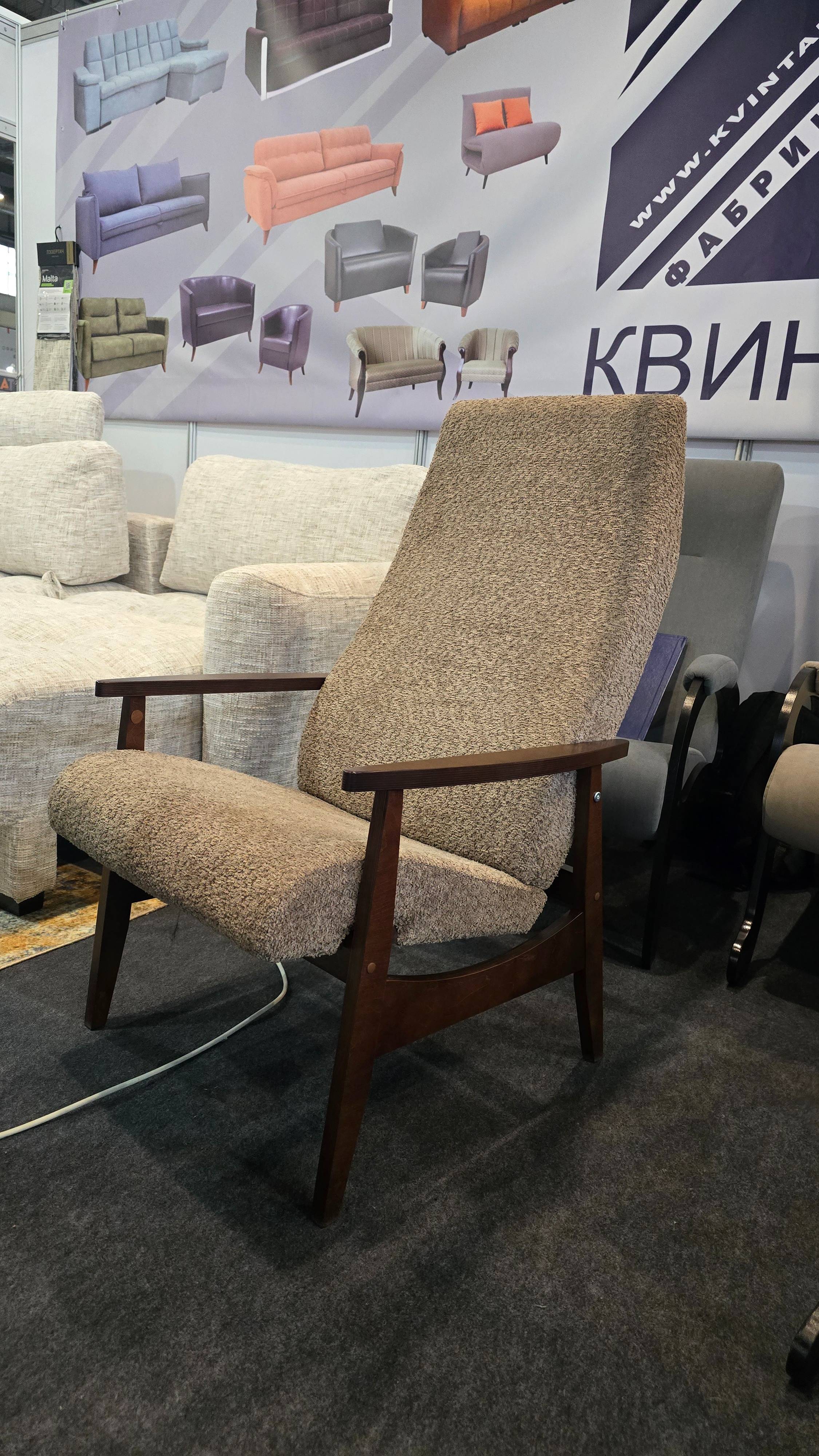 Монако кресло. Три положения спинки. Каркас: фанера. Покрытие: морилка 3152. Ткань BETSY (ЗР).