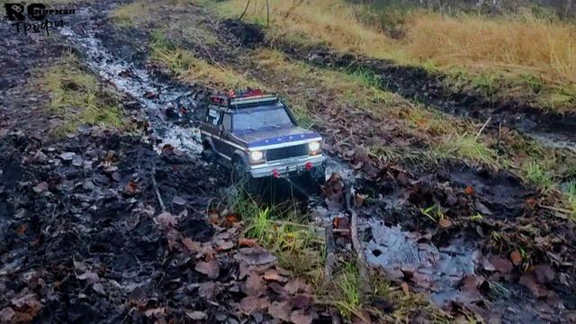 TRAXXAS TRX4 Ford Bronco 79s is kneading the mud  (гряземес)