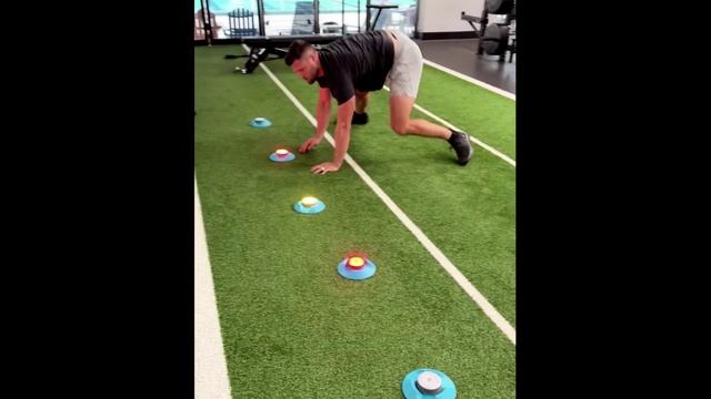 Разминка с кардиотренировками, тренировками кора и верхней части тела