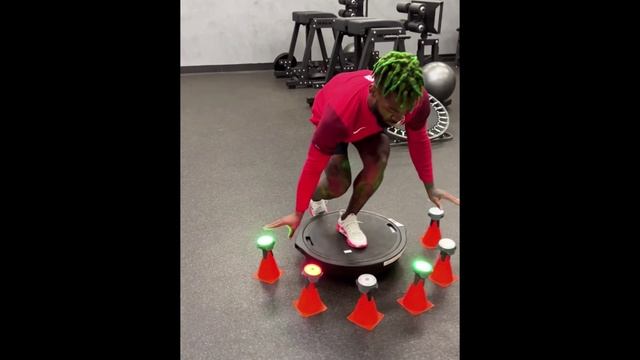 Баланс на одной ноге, концентрация на датчике определенного цвета