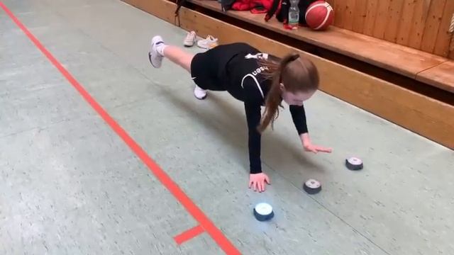 Касание датчиков в планке на одной ноге