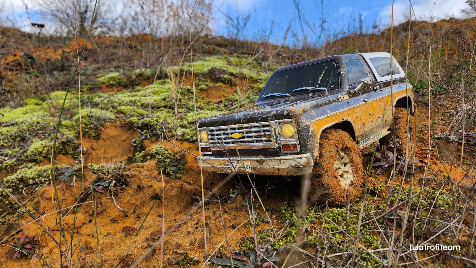 По пересеченной местности на Blazer k5  от FMS FCX10