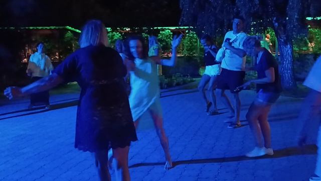 ЖЕНА УПЛЯСАЛАСЬ