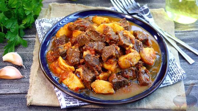 Мясо в кисло-сладком соусе. ГОВЯДИНА, ТУШЁННАЯ С АЙВОЙ