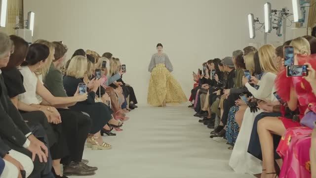 Показ коллекции Carolina Herrera весна-лето 2023