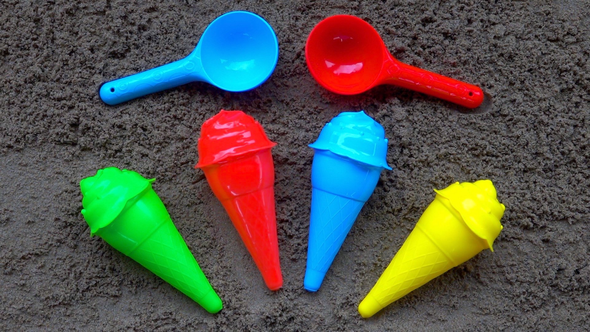 Учим Названия Цветов | Цветное мороженное и детские инструменты для песка | Учим цвета с Игрушками