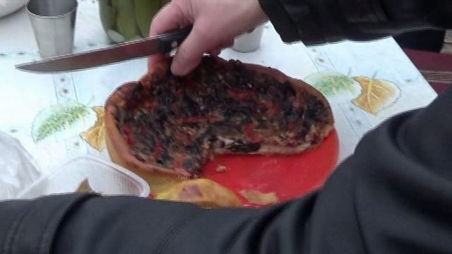 Костер на даче. Поздний ужин.