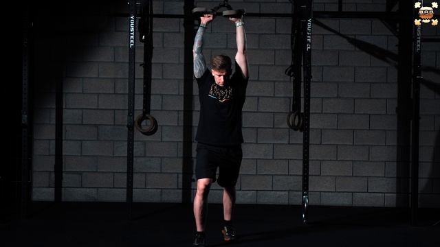 Растяжка грудных в петлях TRX / Растяжение грудной мышцы с помощью TRX