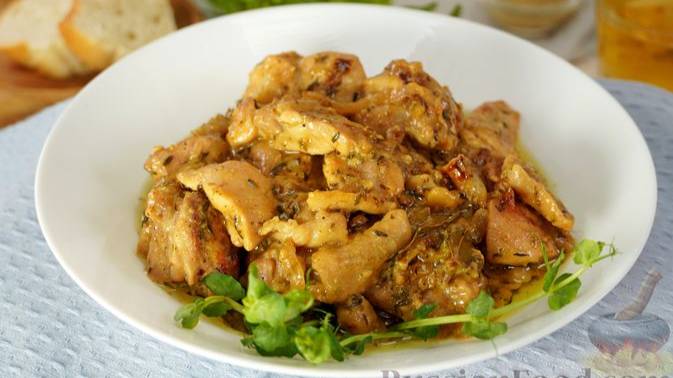 Немного хмельная. КУРИЦА, ТУШЕННАЯ В ПИВЕ