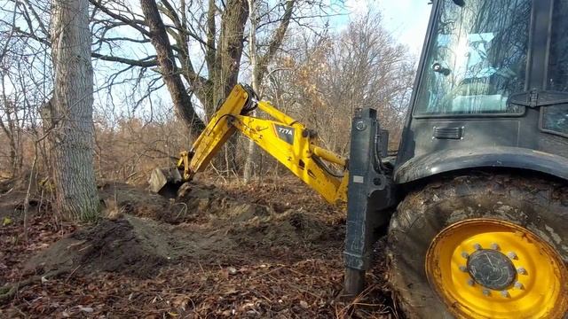 Дом в деревне, работы с прудом у двора!
