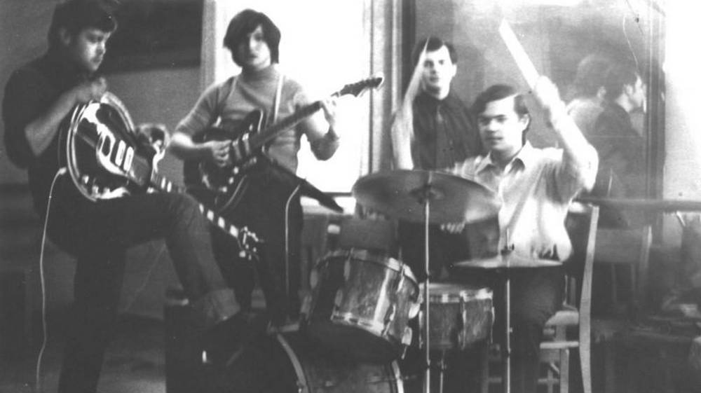 "НЕУДАЧНИКИ"_ Наш флаг с огромными цветами_ Рок-70х