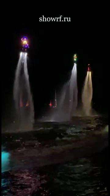 🔥Флайбордисты зажигают ночь! Свет, трюки и огонь, это шоу на воде 💥 #shorts