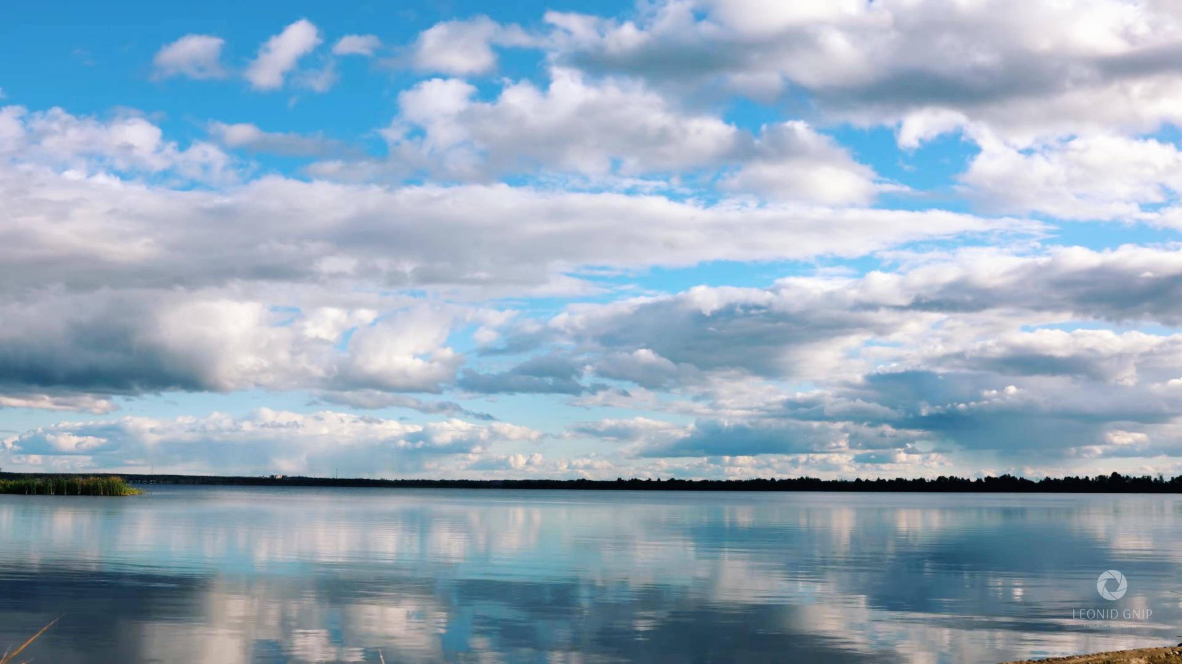 Небо над озером