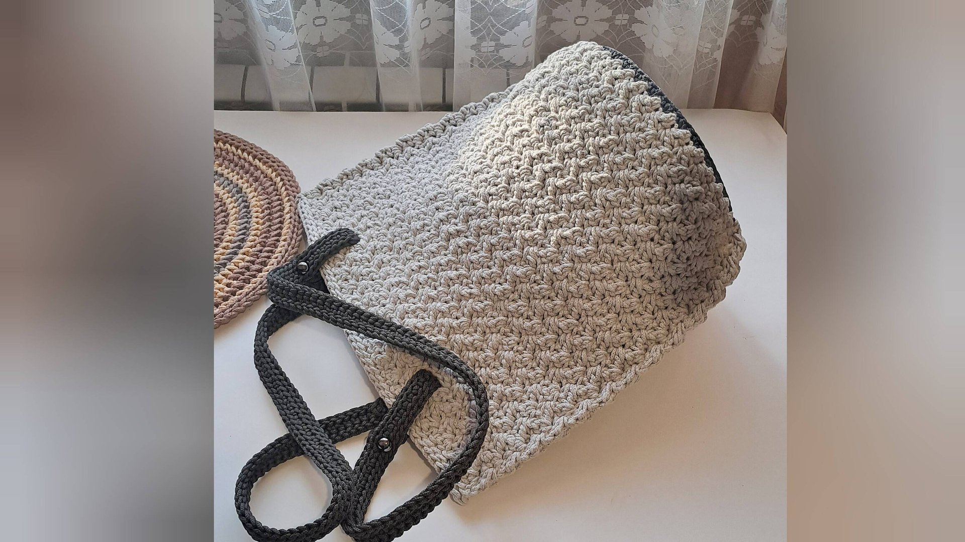 Съемная вязаная ручка.