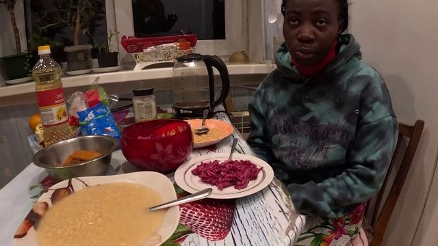 Выбор судьбы - Анн сделала выбор Пышки, бургерные, русская картоха, сливы и жизнь не в Африке