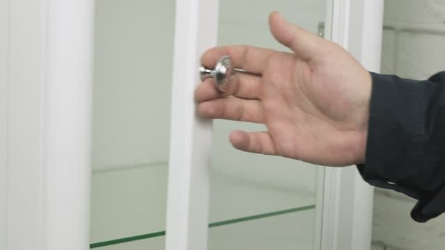 ЭСТЕТИКА - 100 в цвете белый - комплект мебели для ванной комнаты, бренд ValenHouse