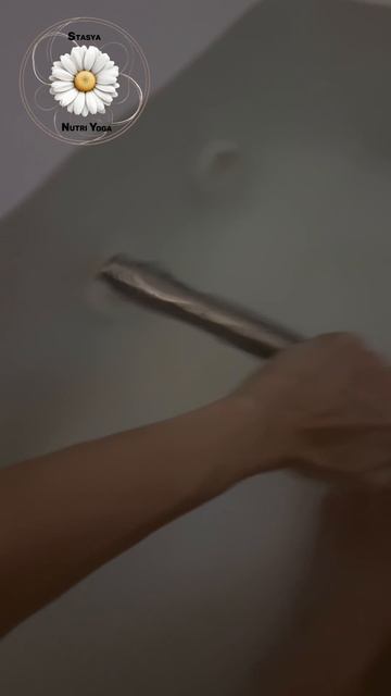 Пришла на лечебные ванны, а тут такая интересная штанга, которая регулируется под рост. Круто 😎