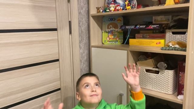 Вторая игрушка! Мяч!