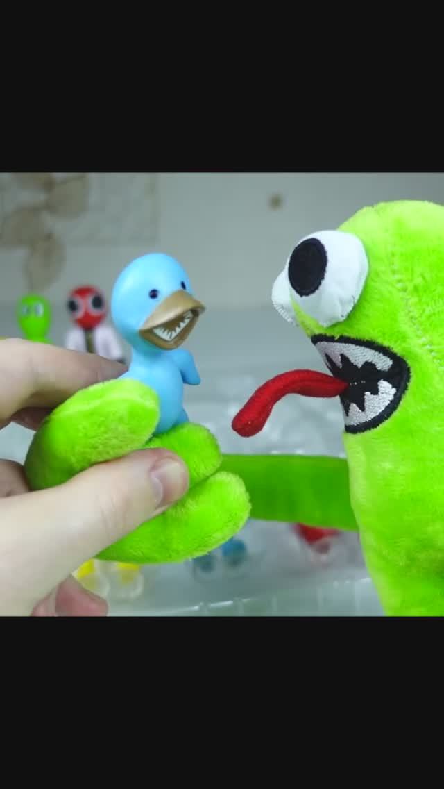 Зеленый из Радужных друзей открывает сюрпризы Роблокс.