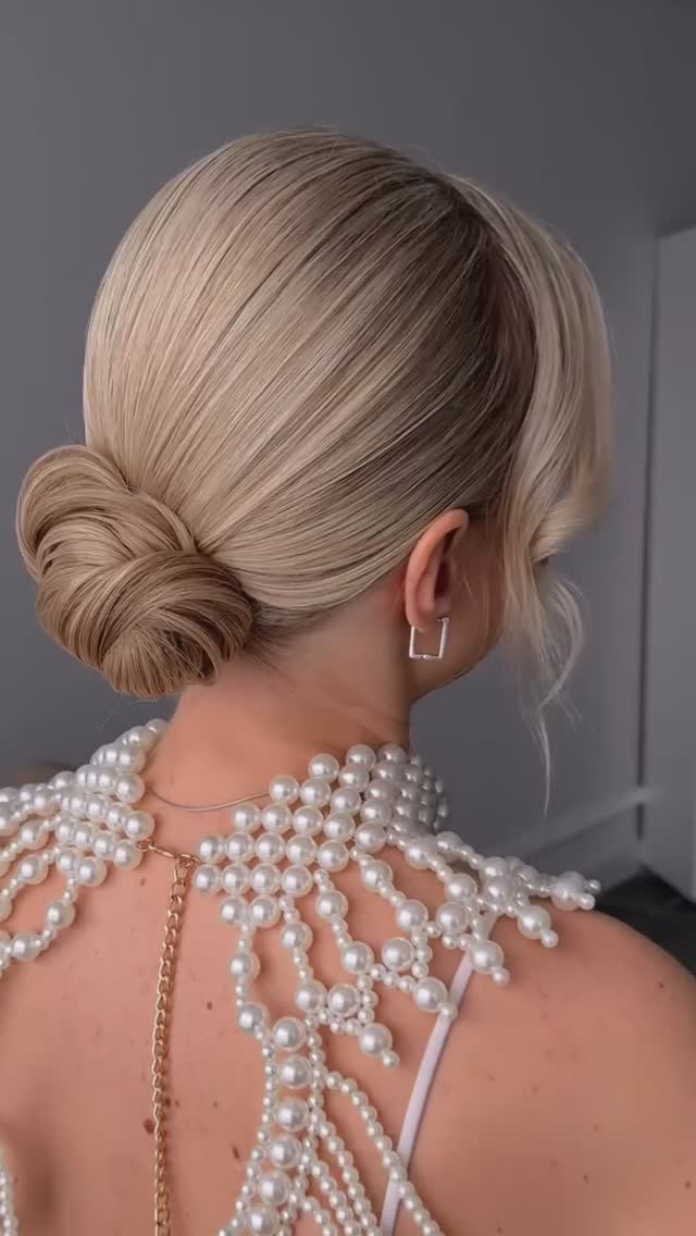 Стильный и простой гладкий пучок #прическа #укладка #волосы #пучок