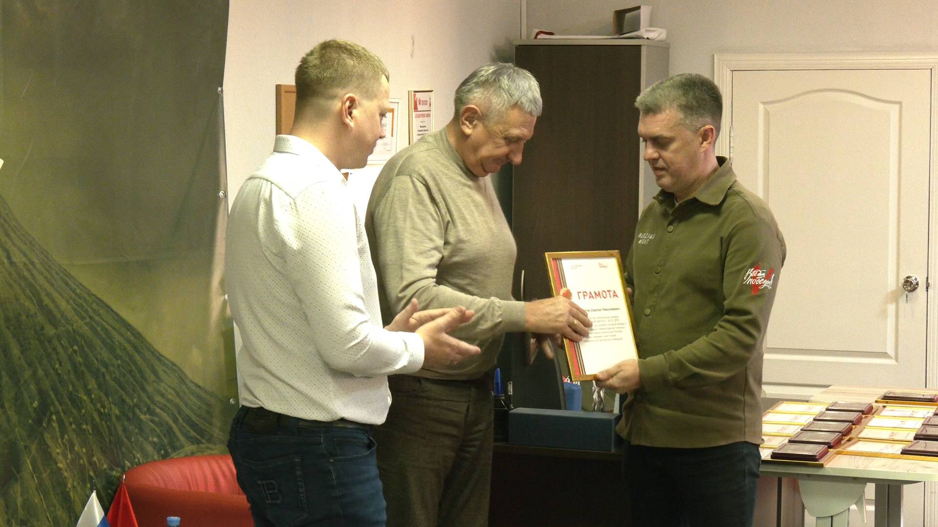 «Все для Победы!»: вице-губернатор Зауралья вручил курганцам почётные знаки