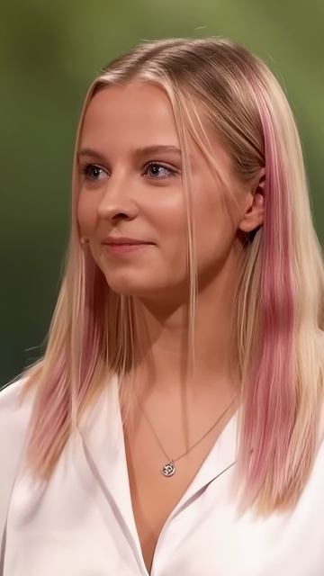 350 000 рублей за ответ про змей! 🐍✨ Девушка в восторге от выигрыша