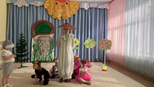 Сказка _Под грибком_ (группа № 6 _Одуванчики_, воспитатели группы)