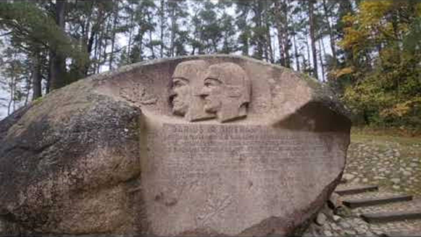 🌏 Земля-21й： Барельеф литовских героев-лётчиков, перелетевших Атлантику ещё до Чкалова! 🔥