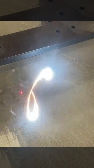 DS-LC300P: Ручной импульсный лазерный аппарат для безупречной очистки металла