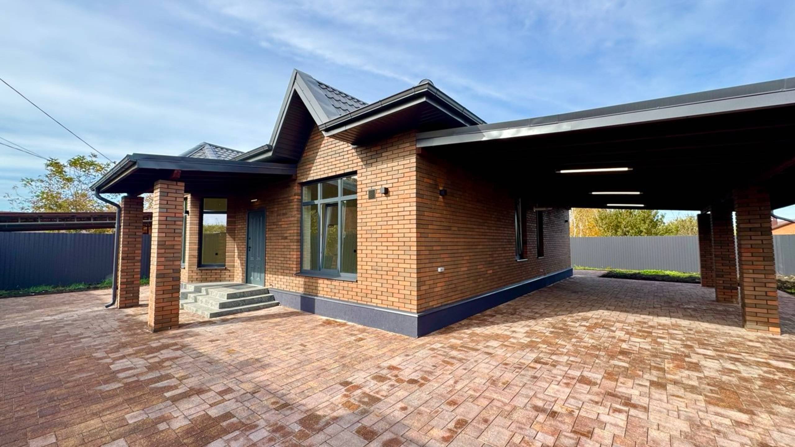 Двор в плитке!! Дом с ремонтом и  террасой под Краснодаром!!