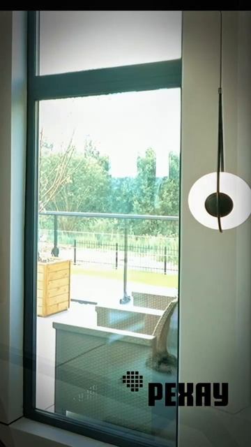 Второй свет на лестнице с пластиковыми окнами РЕХАУ