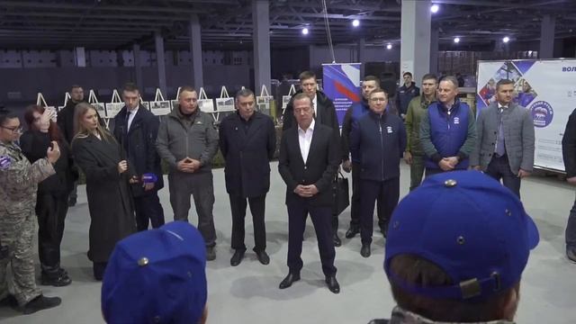 Дмитрий Медведев поблагодарил волонтеров, которые работают в гуманитарном центре в Курской области