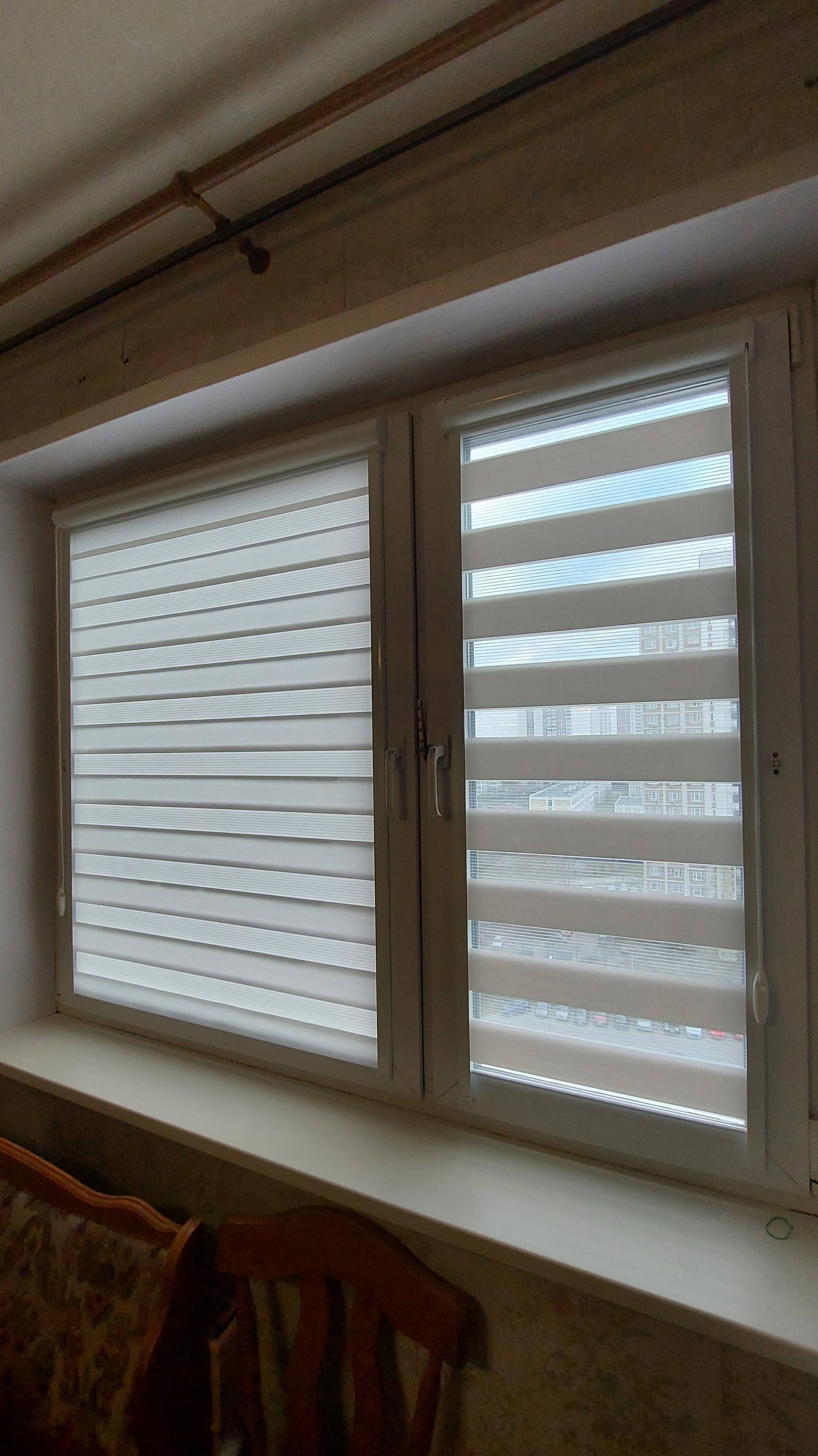 Кассетные рулонные шторы УНИ2. День-ночь. Ткань Делия 116. Монтаж на раму.