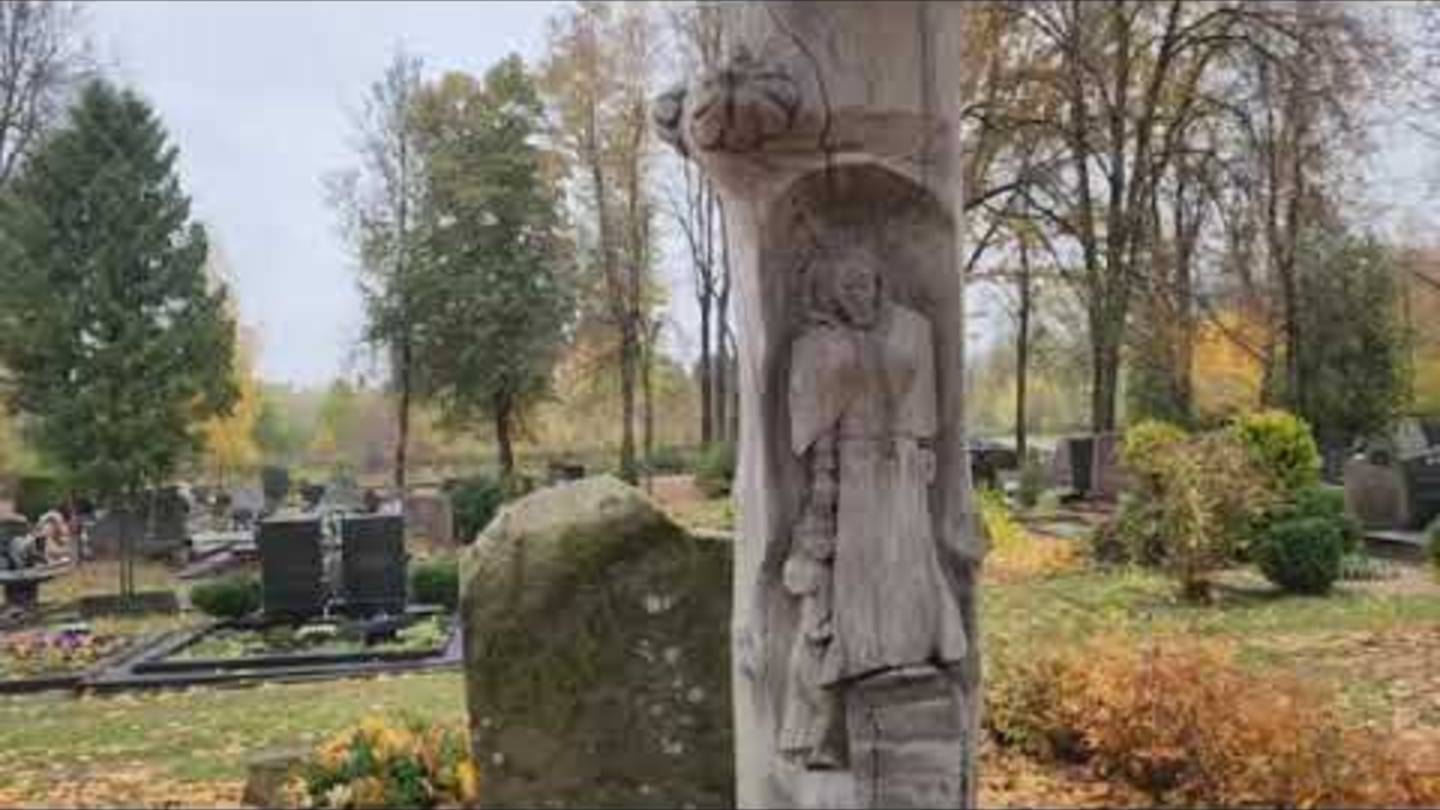 🌏 Земля-21й： ЛИТВА. Альгимантас - и его ручная работа на цельном стволе дуба! 🙏💞