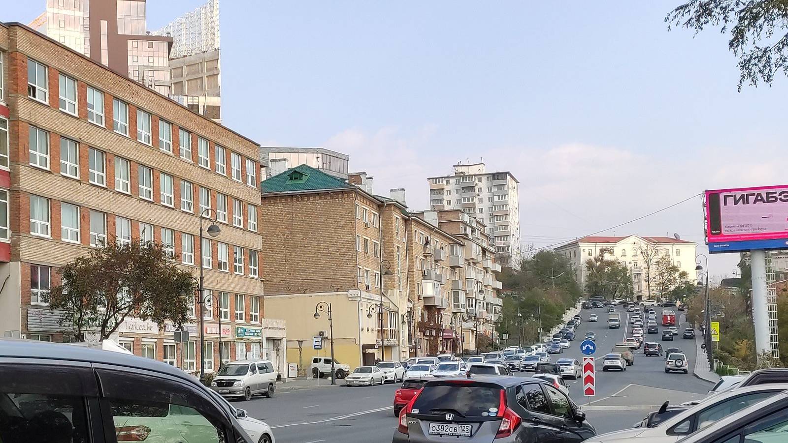 Покровский парк - Театральный сквер , октябрь 2025. Владивосток