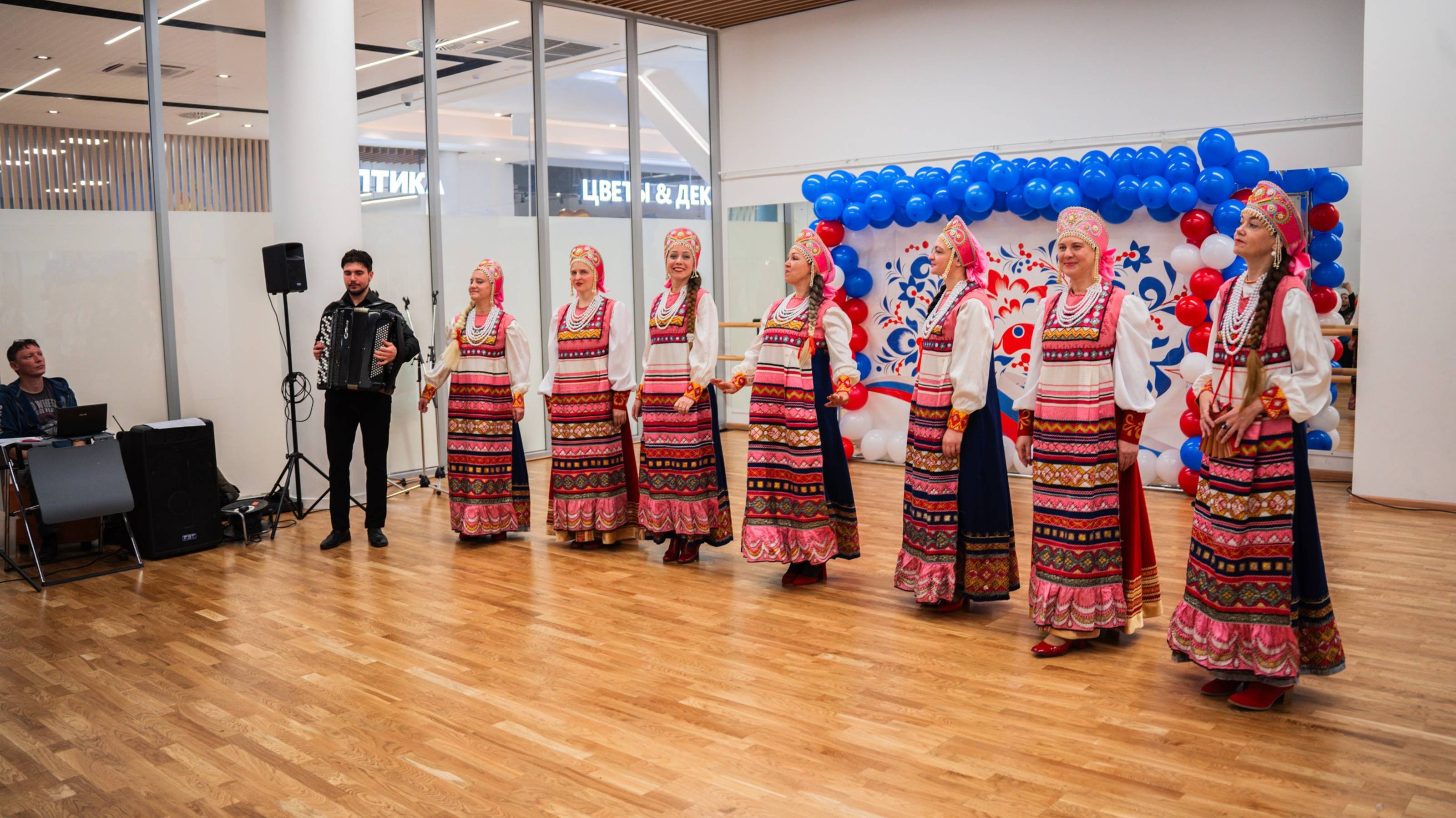 Песня Субботея. Ансамбль русской песни ВечерОк выступал на фестивале Национальных культур 19.10.2025