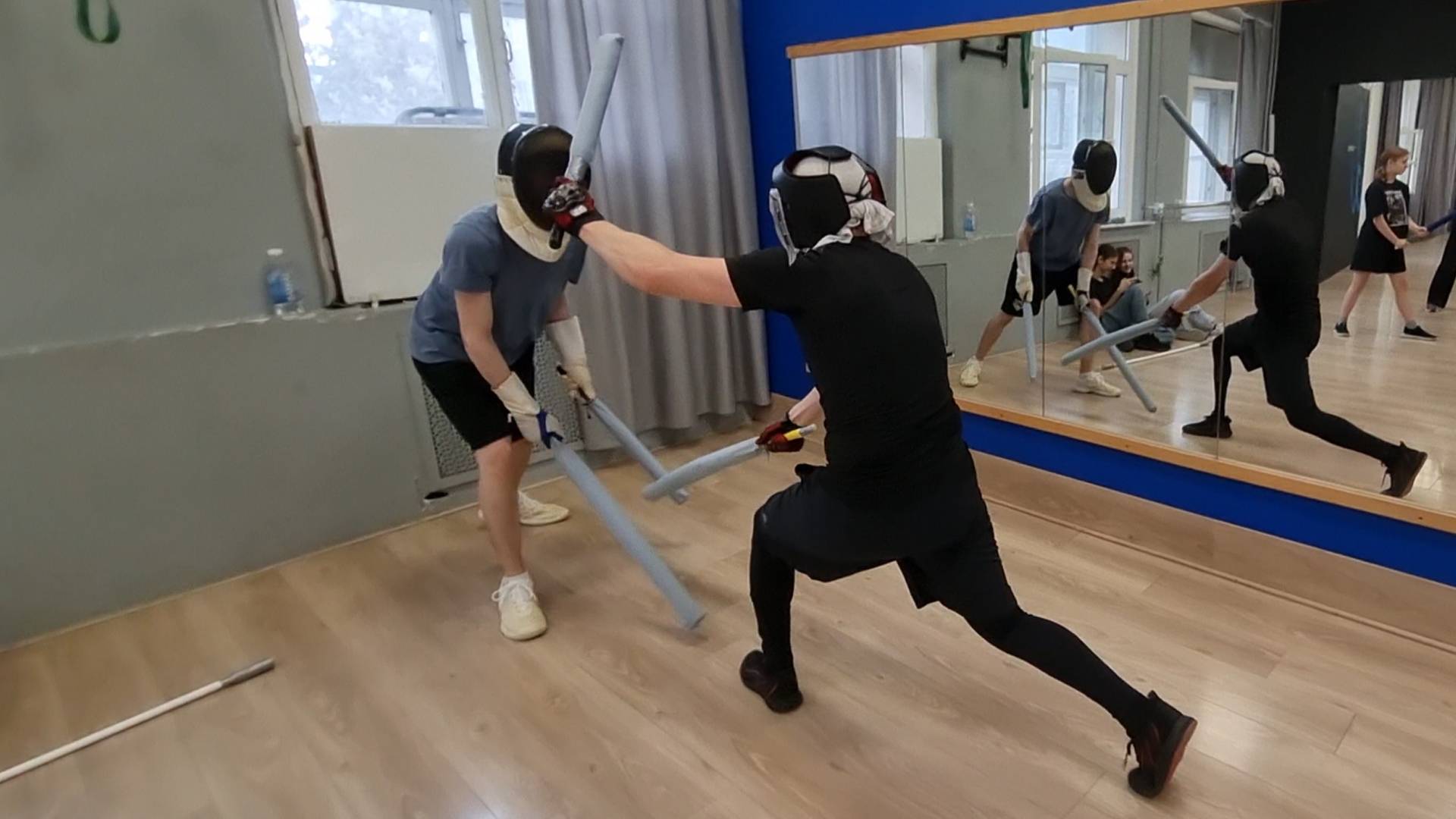 Спарринг на длинных и коротких японских мечах катана (Нитэн Ити-рю) в школе кэндзюцу Katana Club