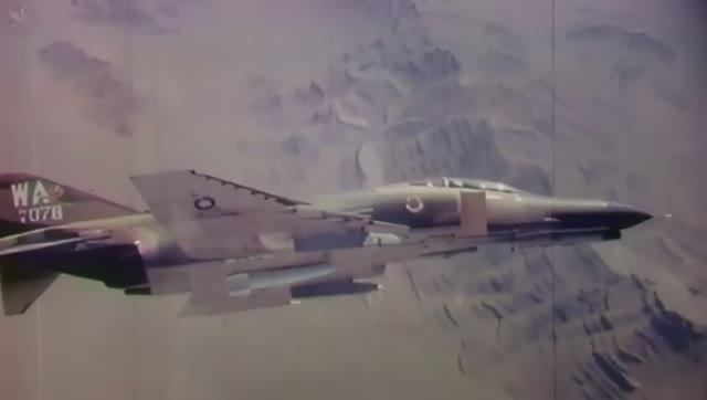 THE PHANTOM GETS CLAWS Flying the Agile F-4E with Slatted Wings