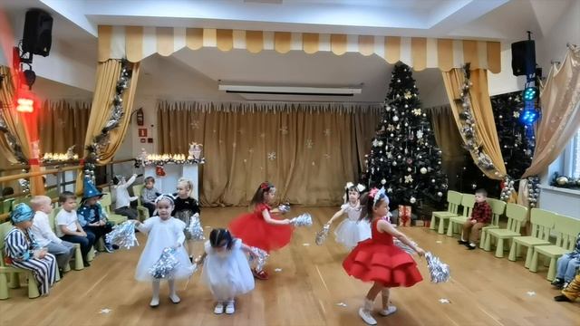 Снежинки во второй младшей группе.