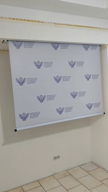 Встроенный бренд-волл с электроприводом