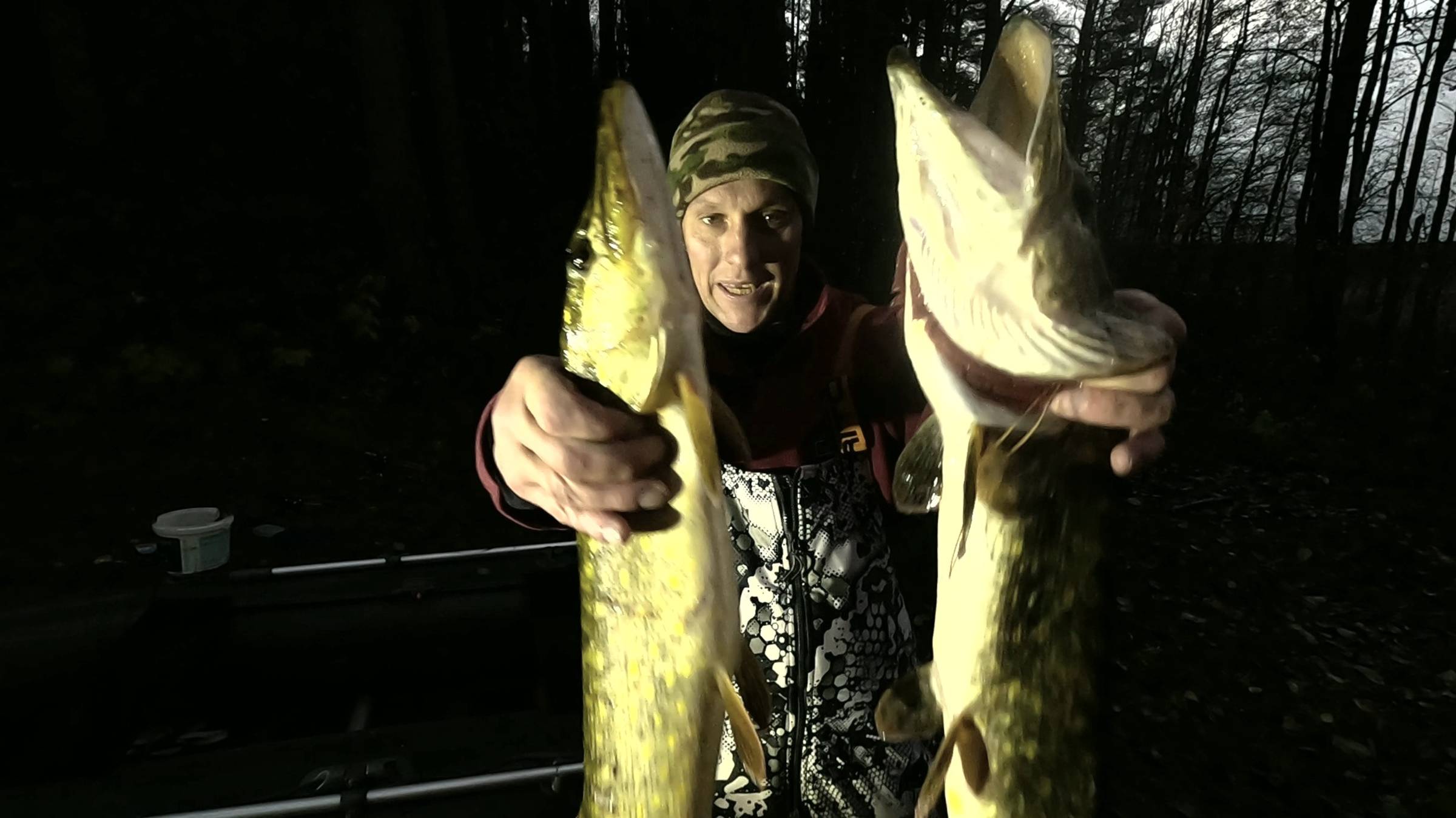 ЩУКА ПРЁТ!!! Ловля щуки на силиконовые приманки!