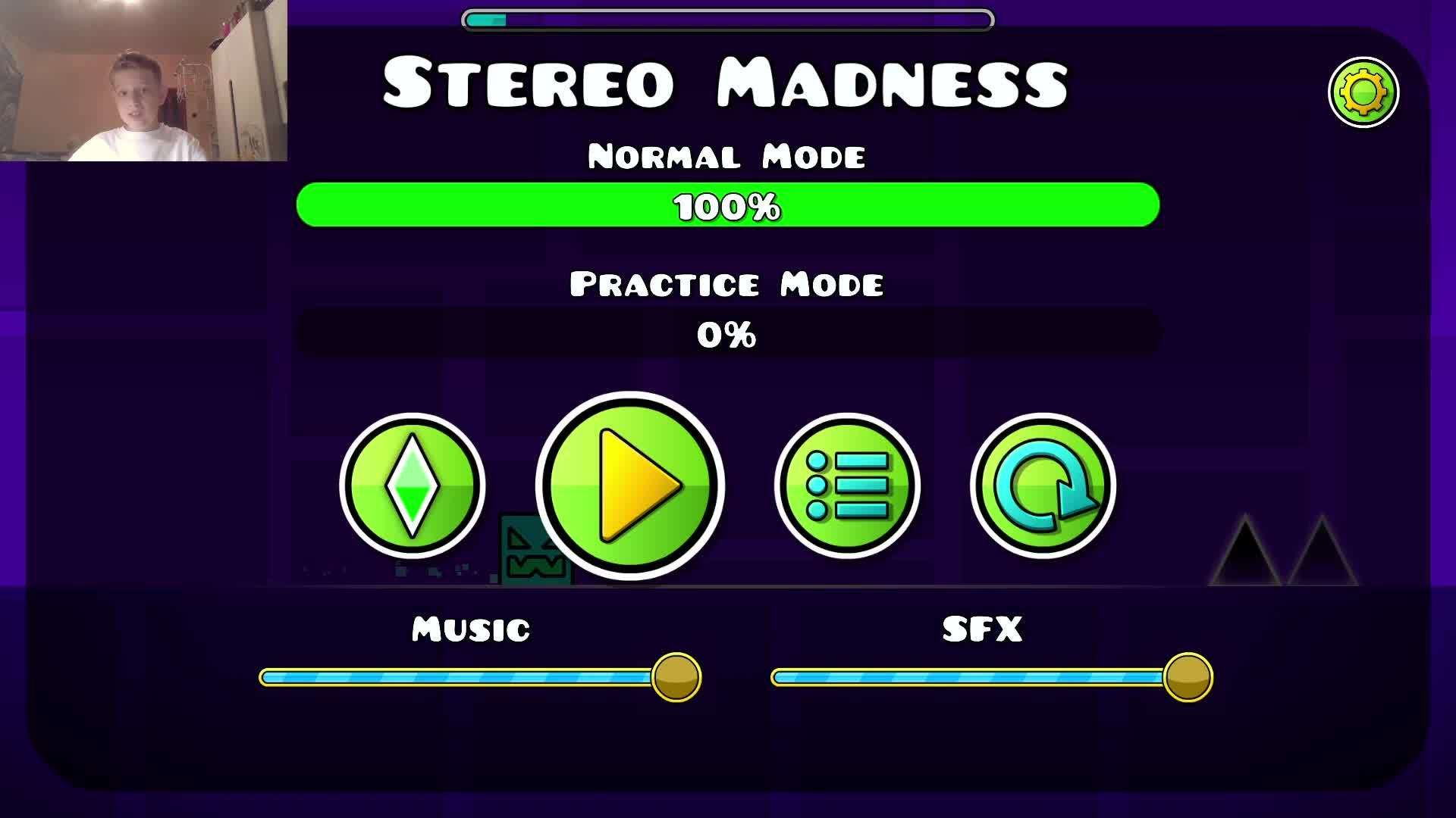 Прохожу официальные уровни в геометри дэш