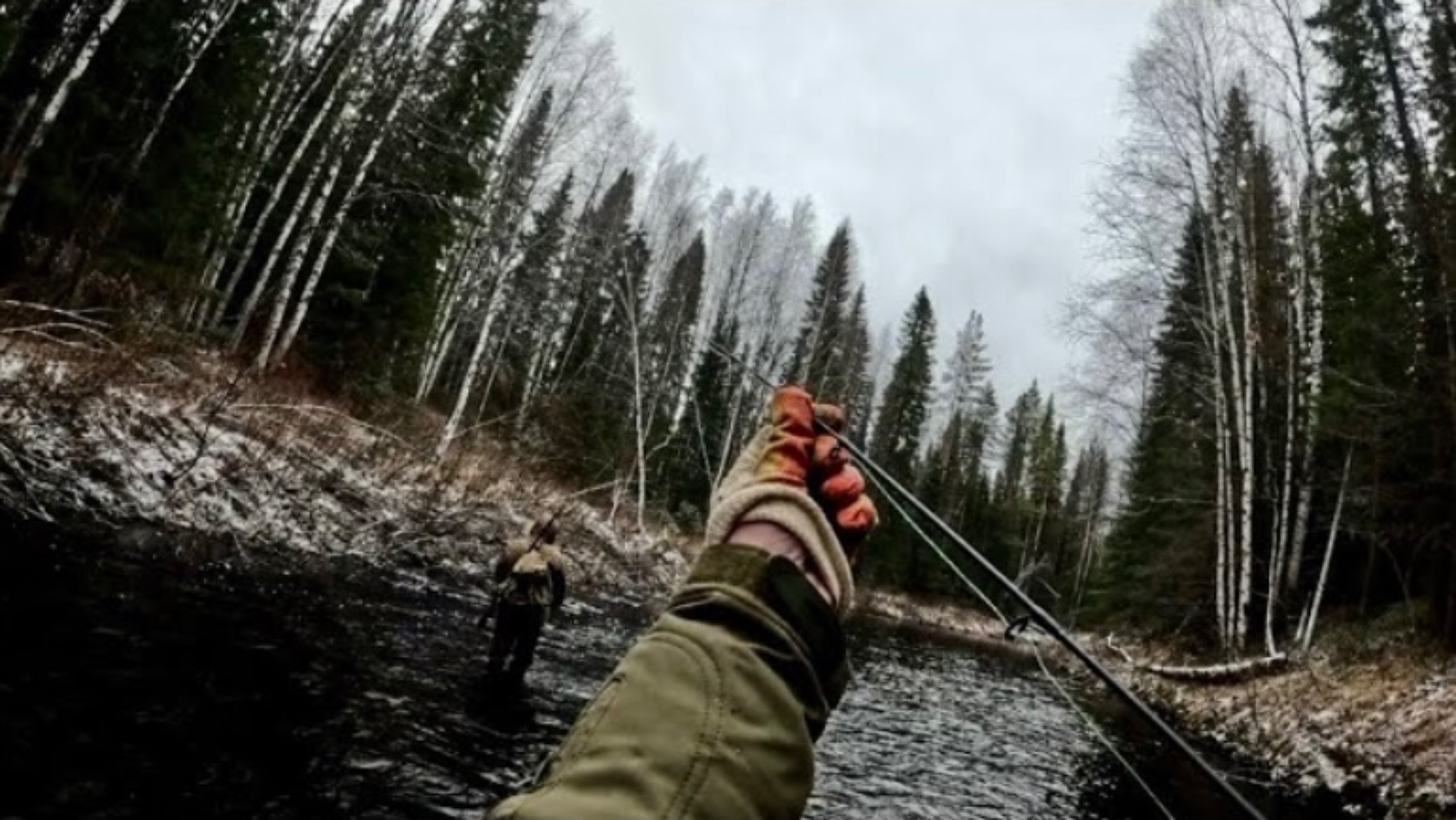 Как мы с братом на дикую таежную речку ходили. На пути наткнулись на избушку.