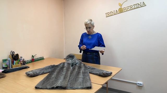 Видео № 809. 1520 - Перешив шубы из нутрии на прямое пальто с молнией. Малошуйка. Арх. обл. - 01