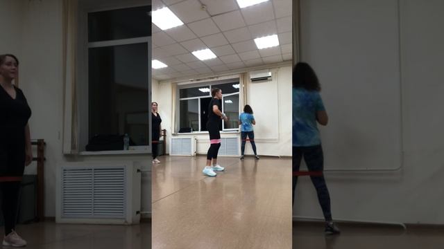 Тренировка с Фитнес резинкой! Ноги, ягодицы!