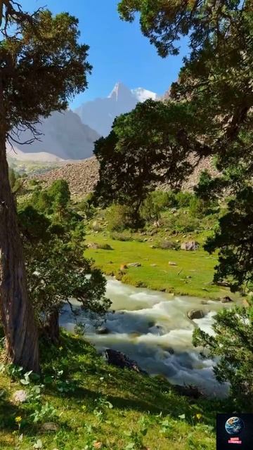 Пик Ак-Суу, возвышаясь на 5355 метров, является настоящим сокровищем Кыргызстана!