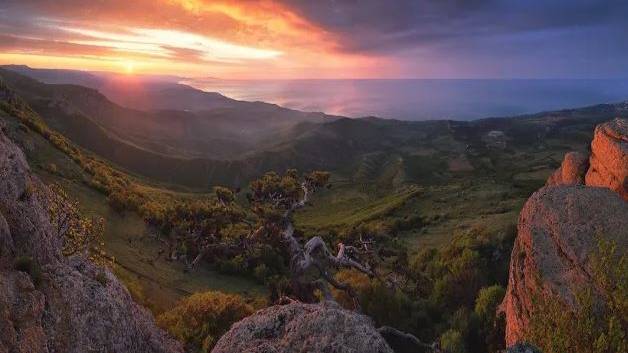 Гора недалеко от Бисерного храма Крым 2019