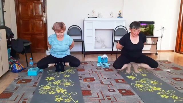 Занятие по йоге