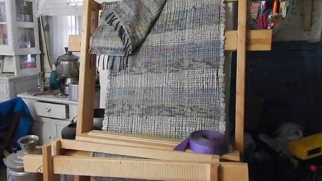 Резной стол в старинном доме