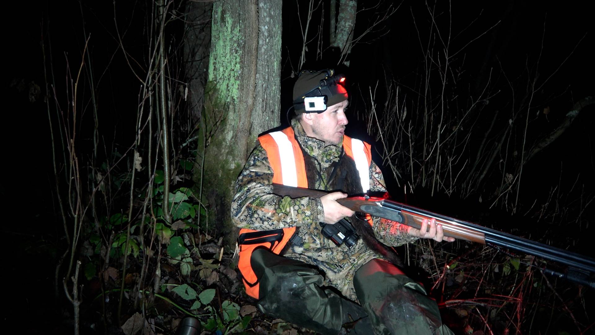 Охота на бобра с ружьём и подствольным фонарём #41